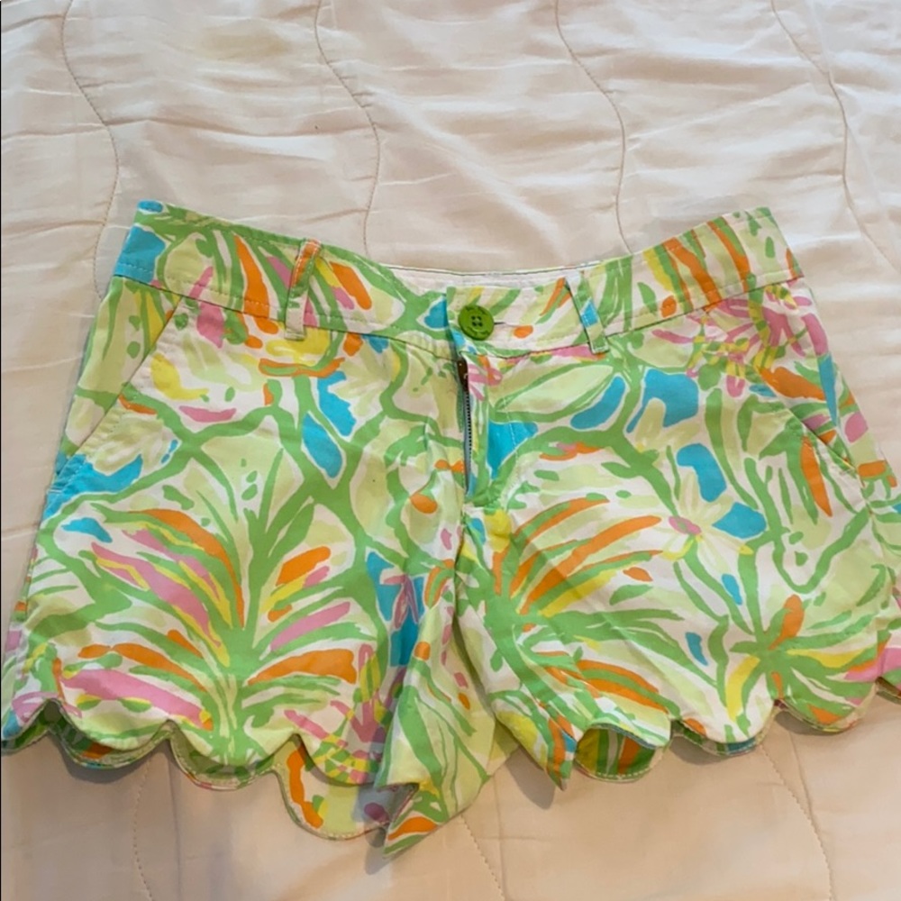 Lilly Pulitzer Scalloped “The Buttercup Short” - Gem